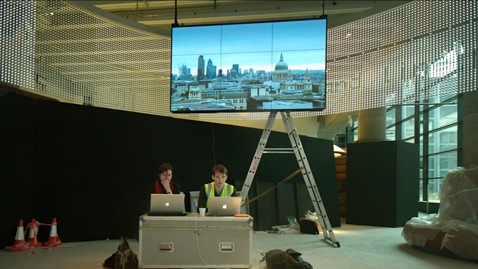 LDN24 – THE LIGHT SURGEONS