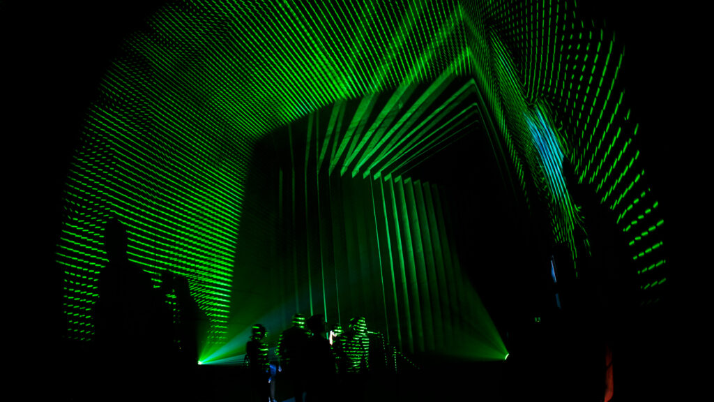 SOUNDFIELD – THE LIGHT SURGEONS