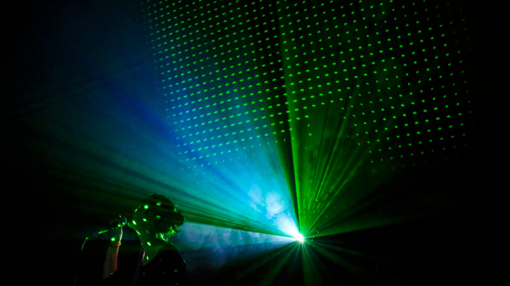 SOUNDFIELD – THE LIGHT SURGEONS